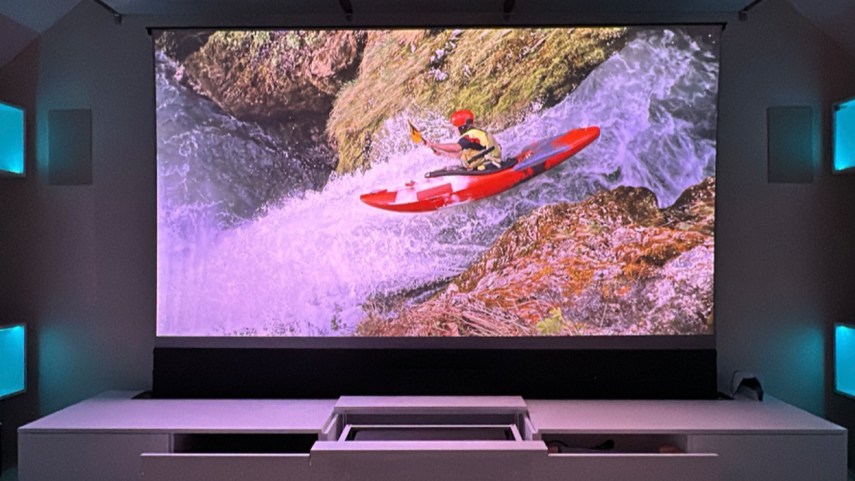 How Many Lumens Does a Projector Need for Daylight?